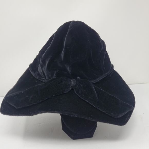 Vintage | Accessories | Vintage Black Velvet Tudor Cap Hat Renaissance ...